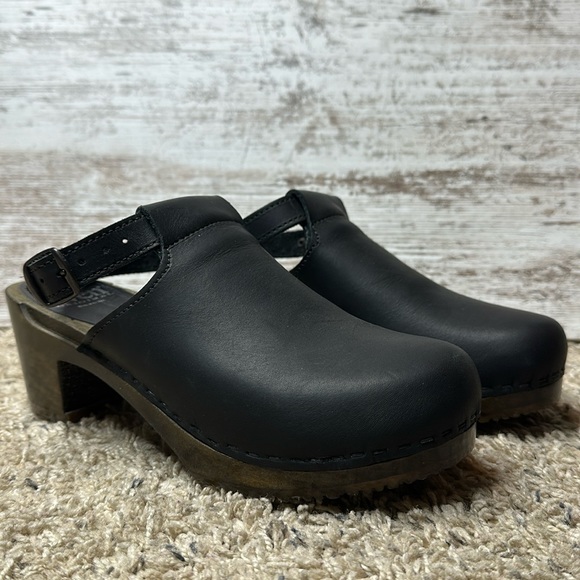 Sven | Shoes | Sven Halter Top Tstrap Black Leather Wooden Clogs Dutch ...